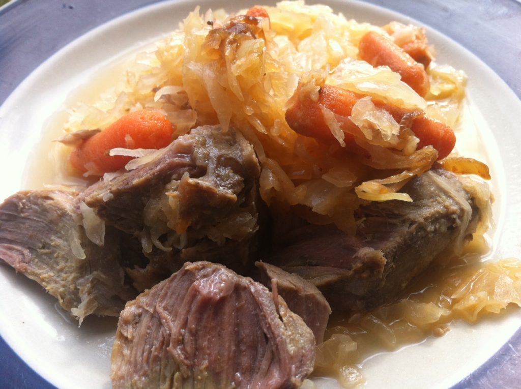 4 Ingredient EASY Pork and Sauerkraut Bulgarian Recipe for Guvetch – 10 ...